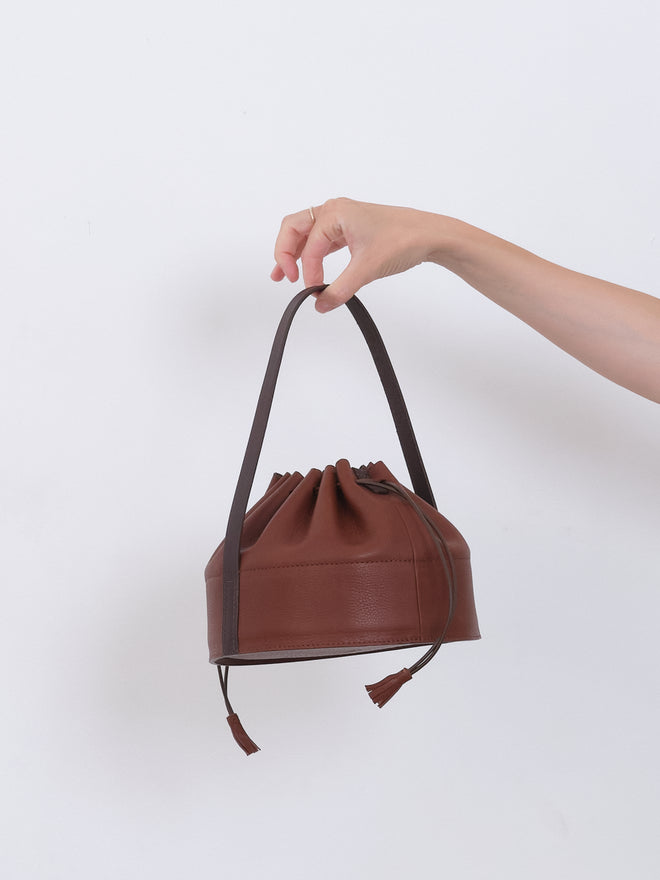 LEATHER DRAWSTRING COLLAR BAG
